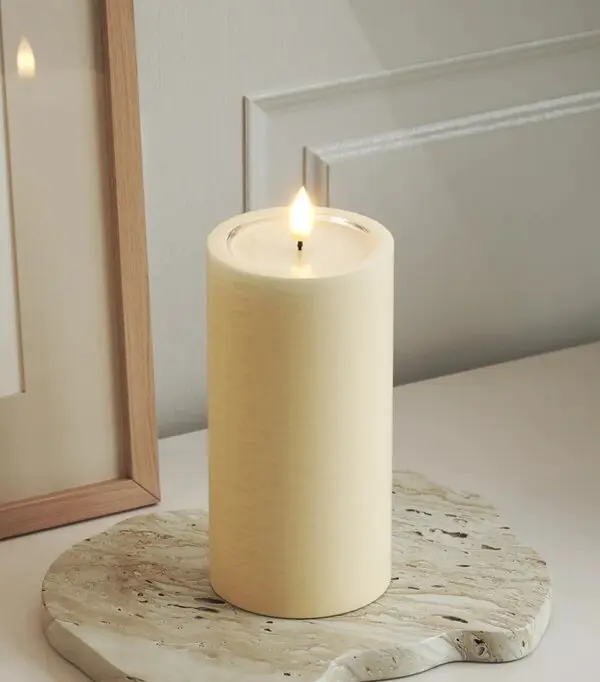DELUXE HOMEART Unique Pillar Candle