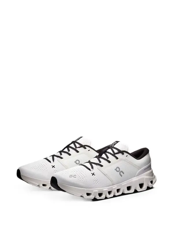 On X 5 Sneakers