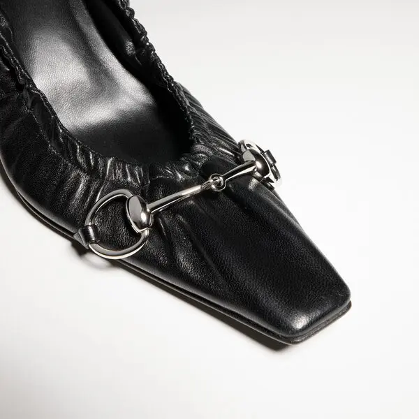 Gucci Vittoria Pump With Horsebit Detail - Black