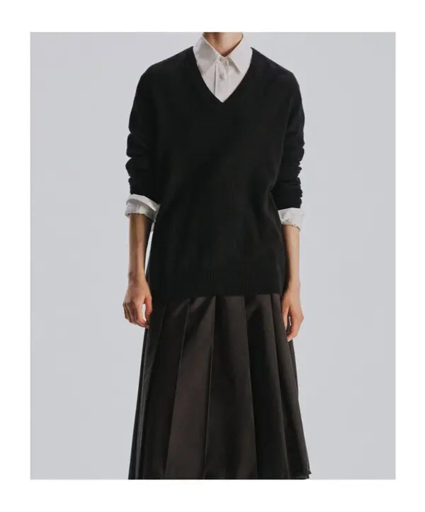 THE ROW Phora Cashmere V-neck Sweater - Black