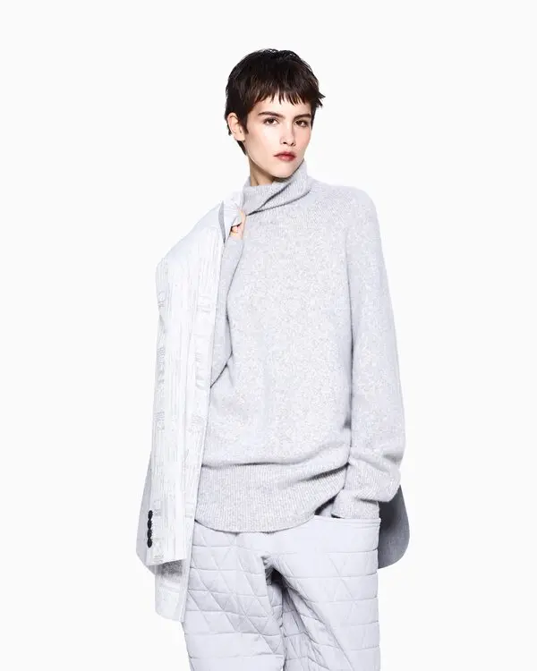 Giorgio Armani Oversized Turtleneck Sweater In Pure Cashmere Jersey - Beige