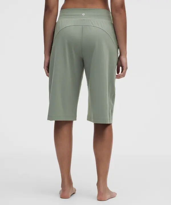 Lululemon Groove Mid-rise Relaxed Bermuda Short - Willow Leaf