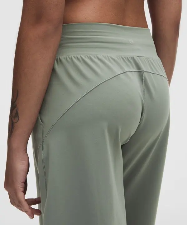 Lululemon Groove Mid-rise Relaxed Bermuda Short - Willow Leaf