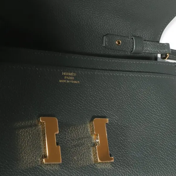 Hermès Constance To Go Wallet In Vert Mangrove Evercolor With Gold-tone Hardware - Green