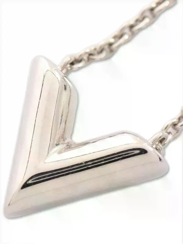 LOUIS VUITTON Essential V Necklace - Silver