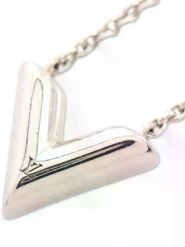 LOUIS VUITTON Essential V Necklace - Silver