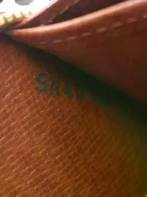 LOUIS VUITTON 2008 Zippy Monogram Purse