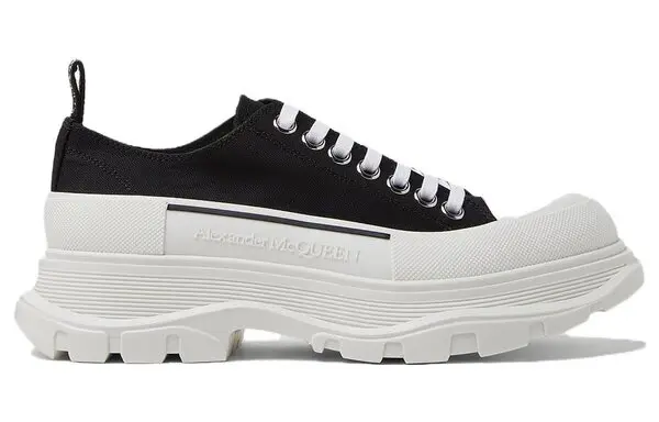 Alexander McQueen Tread Slick Lace Up Low Top Sneakers - Black/white