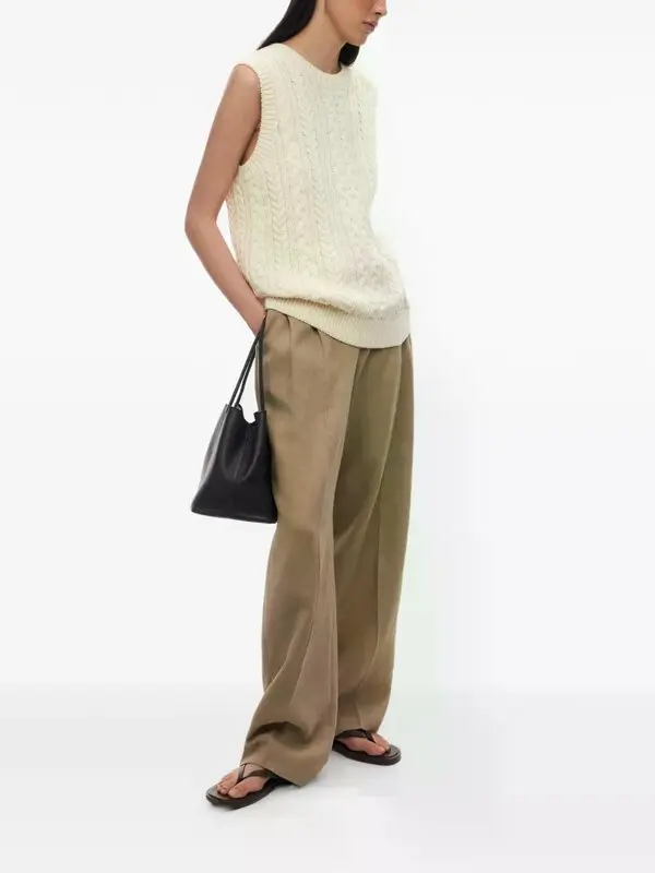 12 STOREEZ Cable-knit Vest
