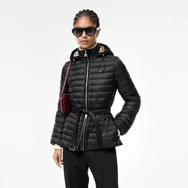 Burberry Puffer Jacket With Detachable Hood And Knight Zip Pull - Black