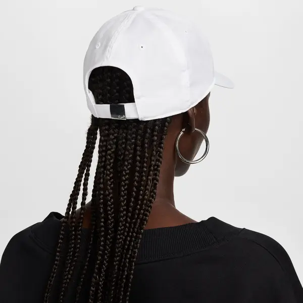 Nike Club Structured Metal Swoosh Cap