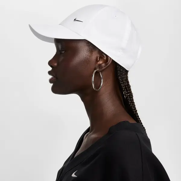 Nike Club Structured Metal Swoosh Cap