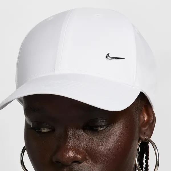 Nike Club Structured Metal Swoosh Cap