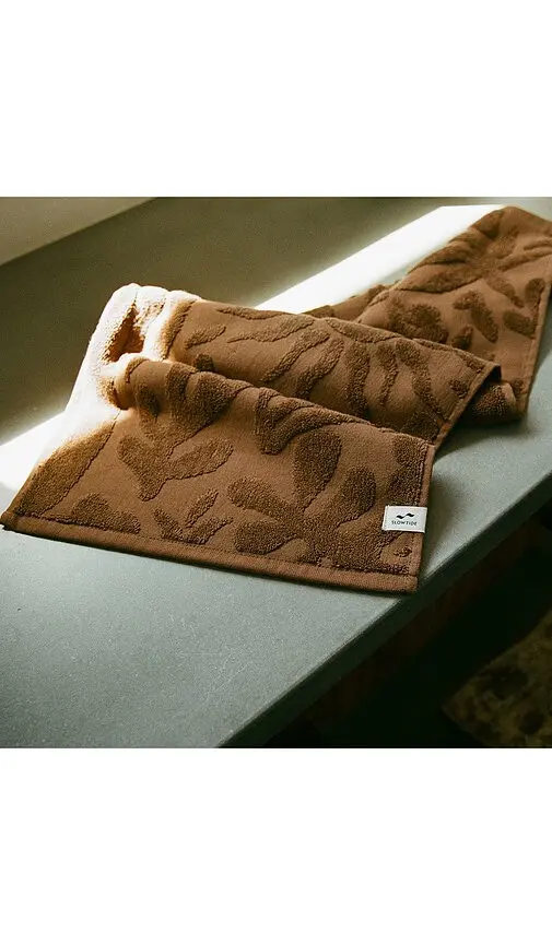 SLOWTIDE Sunny Sculpted Hand Towel In Brown
