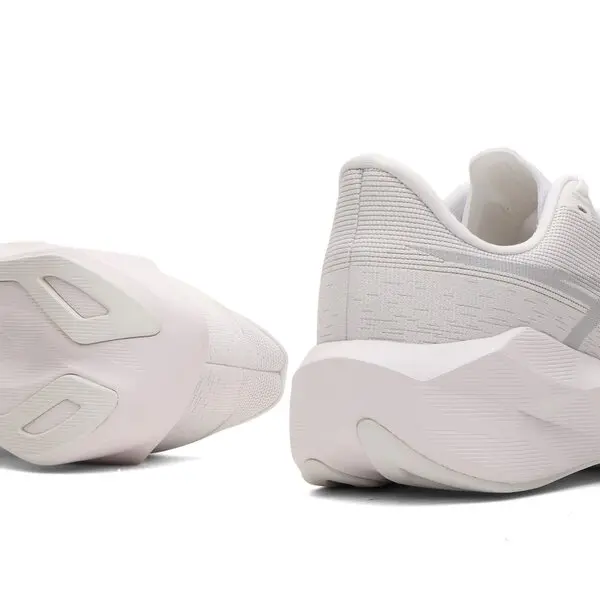 Asics Novablast 6 Sneaker