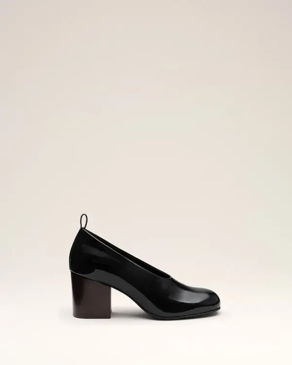 AMI Paris Patent Leather Pumps
