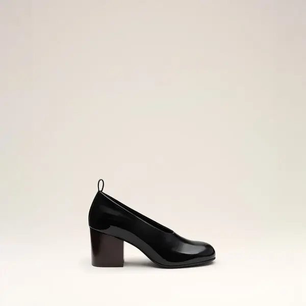 AMI Paris Patent Leather Pumps