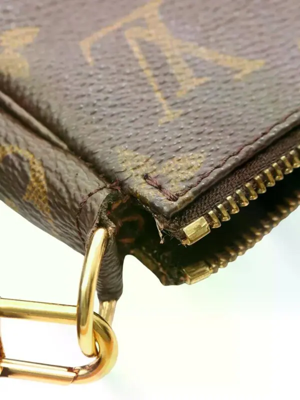 LOUIS VUITTON 2000 Monogram Pochette Accessoires Shoulder Bag