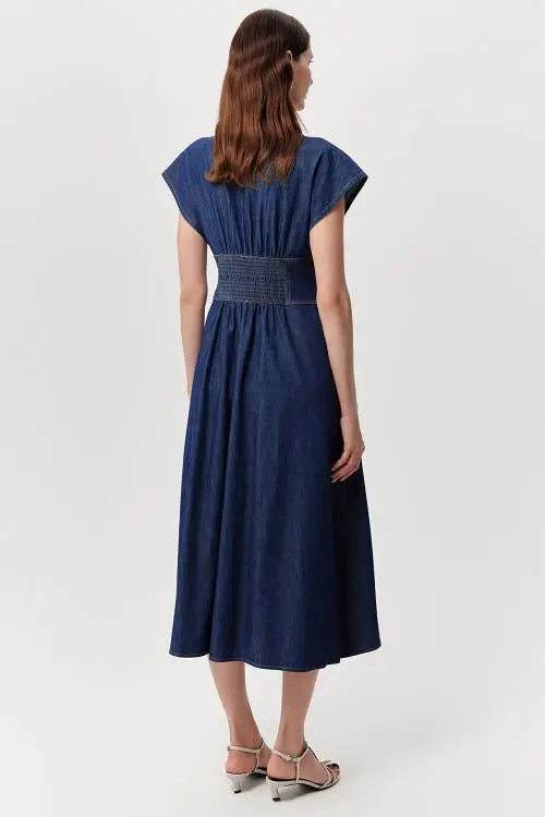 EXQUISE Fitted Denim Midi Dress With V-neck And Belted Waist