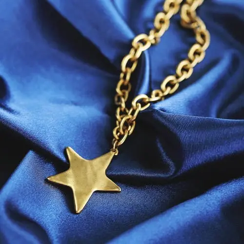 BOWOOD LANE Prescott Star Pendant Necklace