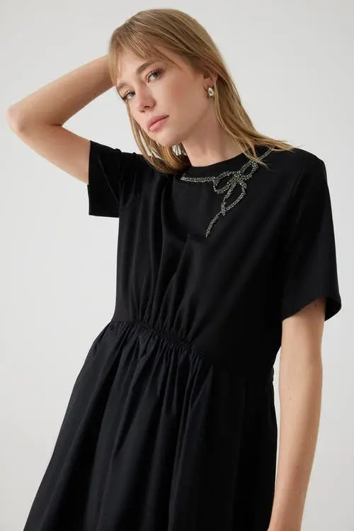 EXQUISE Afia Midi Dress With Embellished Collar