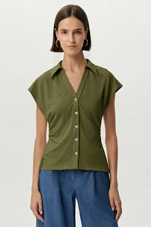 EXQUISE Siennal Short Sleeve Knit Shirt With Gathered Waist