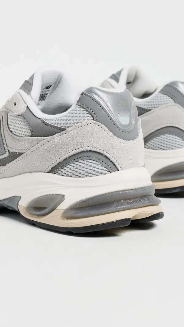 NEW BALANCE 2010 Sneakers