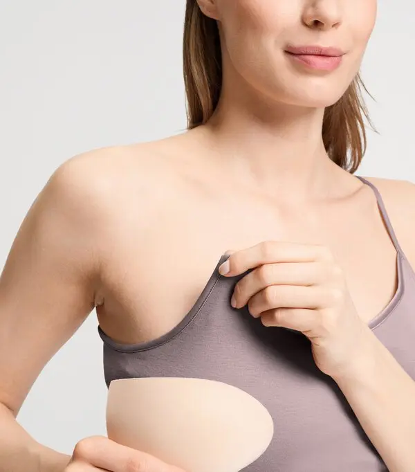 Hanro Cotton Seamless Spaghetti Strap V-neck Tank Top With Removable Pads