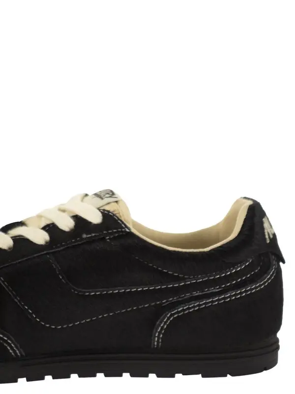 AUTRY Textured Low-top Sneakers