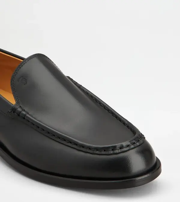 TOD'S Slip-on Loafers