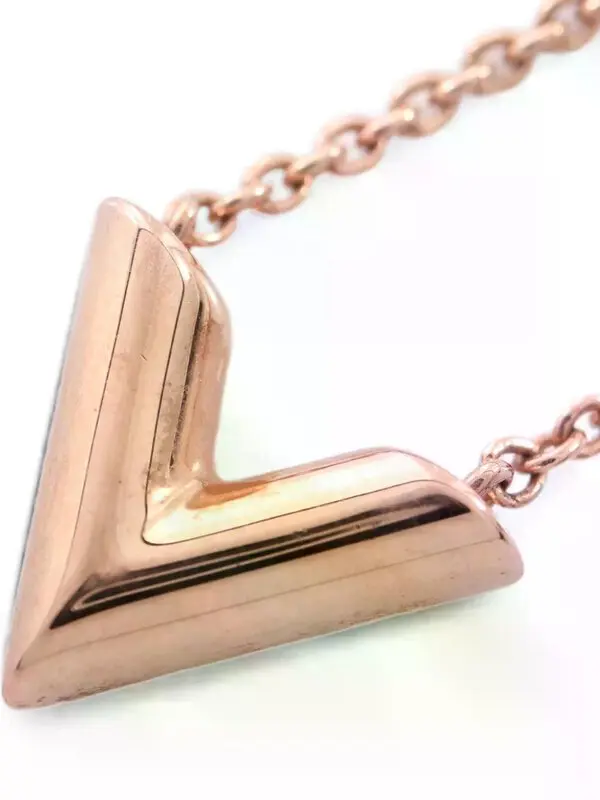 LOUIS VUITTON Essential V Necklace
