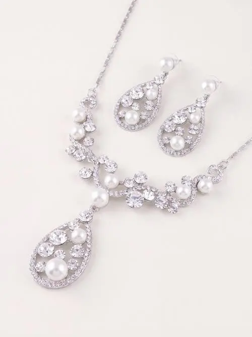 MODENAIRE Pearl And Crystal Teardrop Necklace And Earrings Set