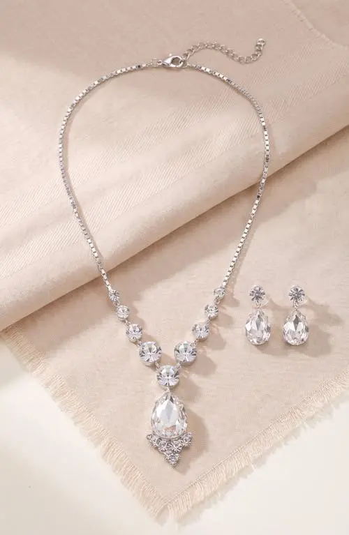 MODENAIRE Elegant Teardrop Crystal Necklace Earrings Set