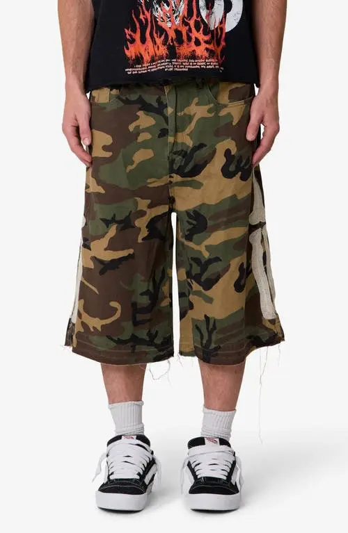 Mnml Camouflage Bone Graphic Loose Fit Shorts
