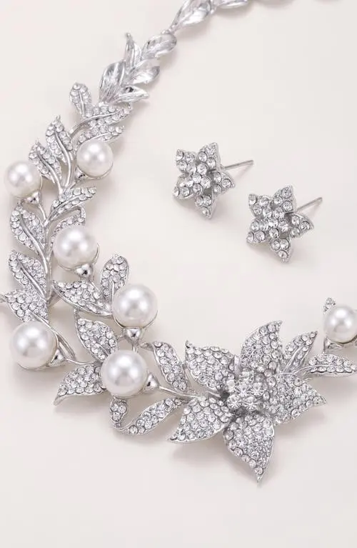 MODENAIRE Pearl Crystal Sharp Petal Necklace And Earring Set