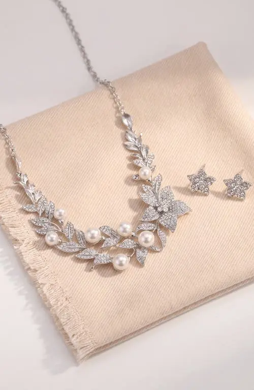 MODENAIRE Pearl Crystal Sharp Petal Necklace And Earring Set