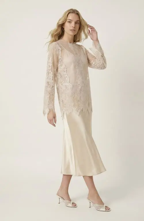 MODENAIRE Lace Floral Long Sleeve Top
