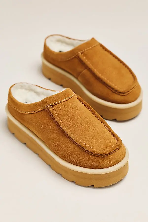 Clarks Meare Moccas Mules