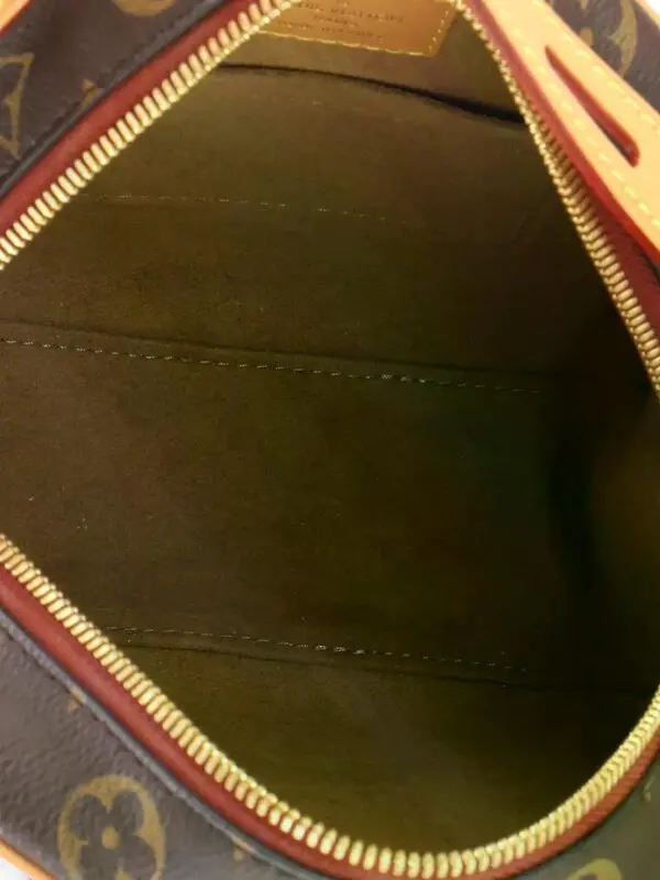 LOUIS VUITTON Boite Chapeau Souple Monogram Canvas Mm Shoulder Bag - Brown