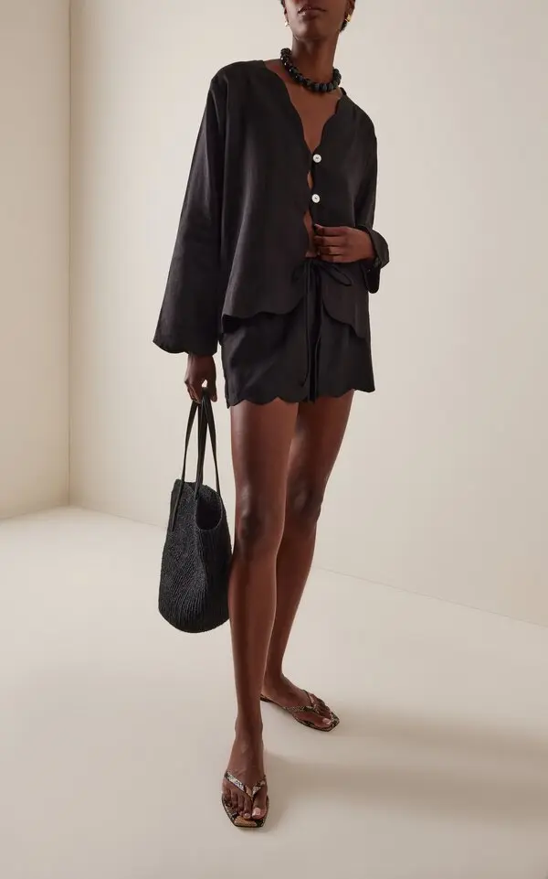 ELCE Kai Scalloped Linen Mini Shorts