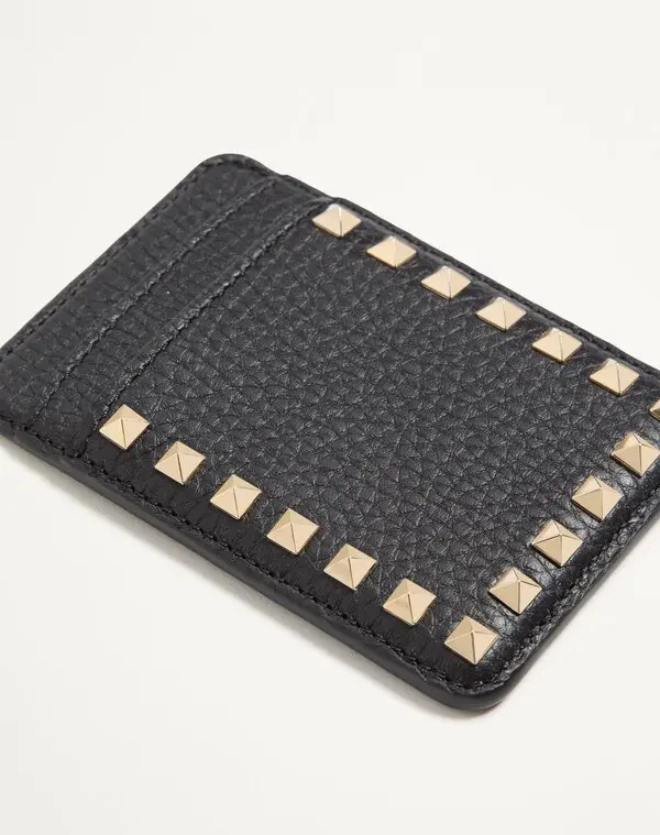 Valentino Garavani Rockstud Magnetic Cardholder In Grainy Calfskin - Black