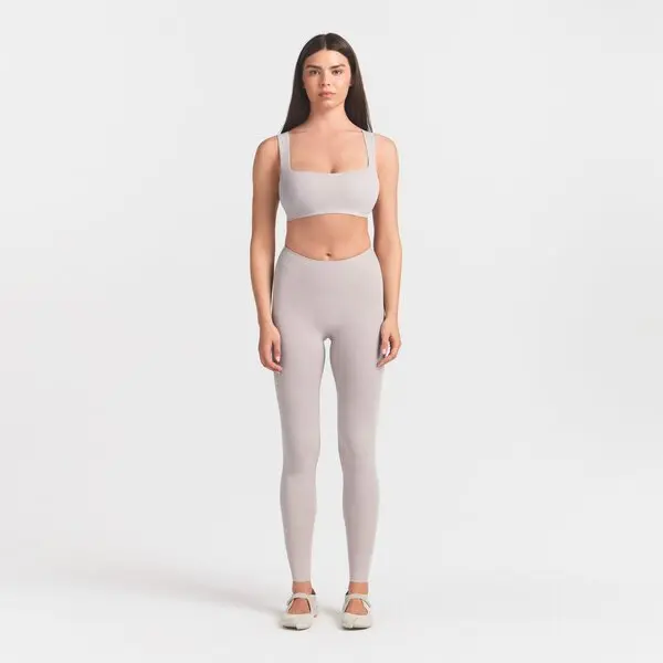 SKIMS Racerback Bra | White | | Nike Studio Stretch - Linen