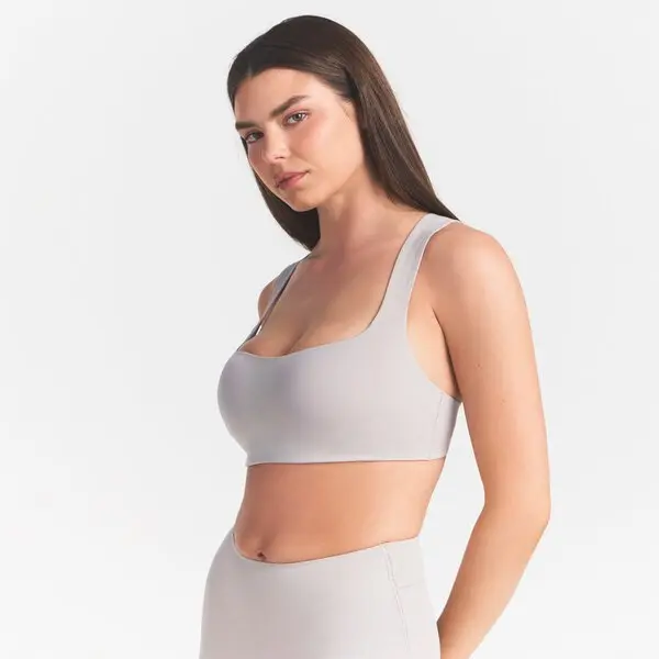 SKIMS Racerback Bra | White | | Nike Studio Stretch - Linen
