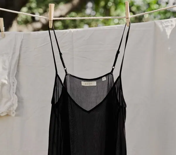 DÔEN Short Deep V-neck Slip
