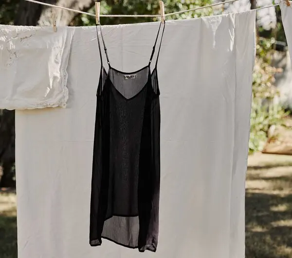 DÔEN Short Deep V-neck Slip