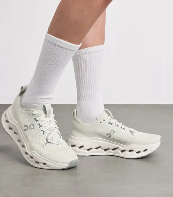On Cloudsurfer Max Trainers