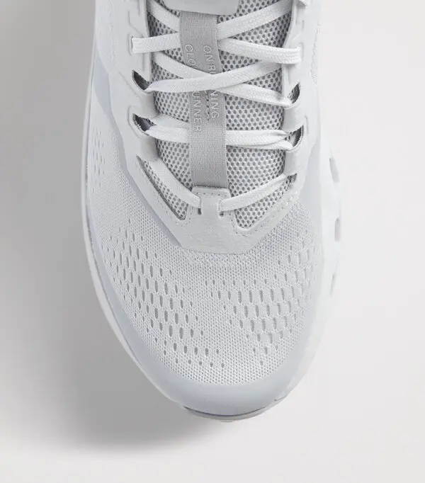 On Cloudrunner 3 Trainers