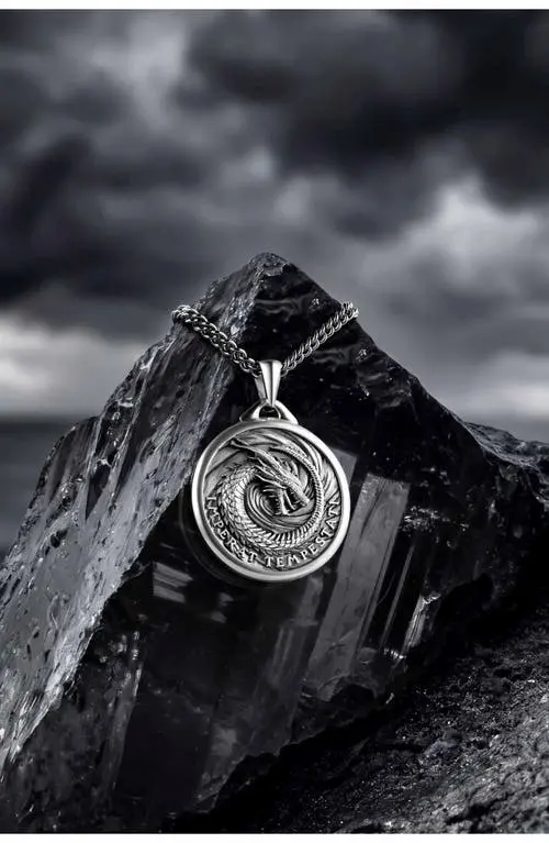 VINCERO The Dragon Pendant Necklace