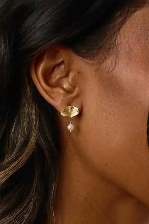 SET & STONES Ellis Pearl Earrings