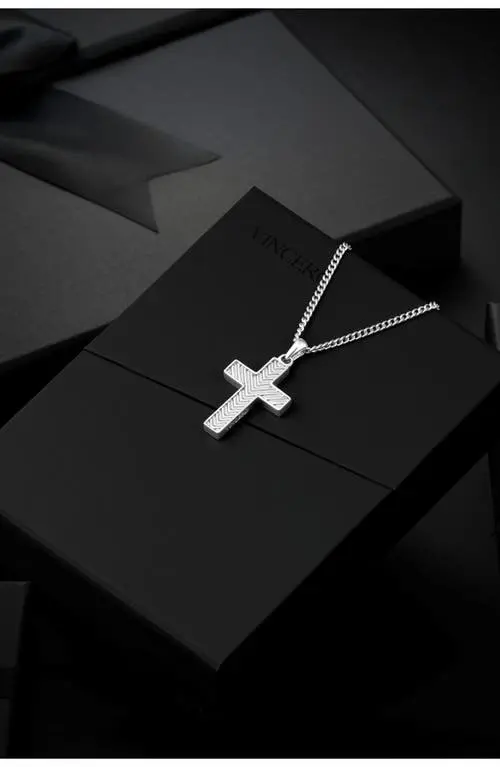 VINCERO Cross Pendant Necklace - Silver